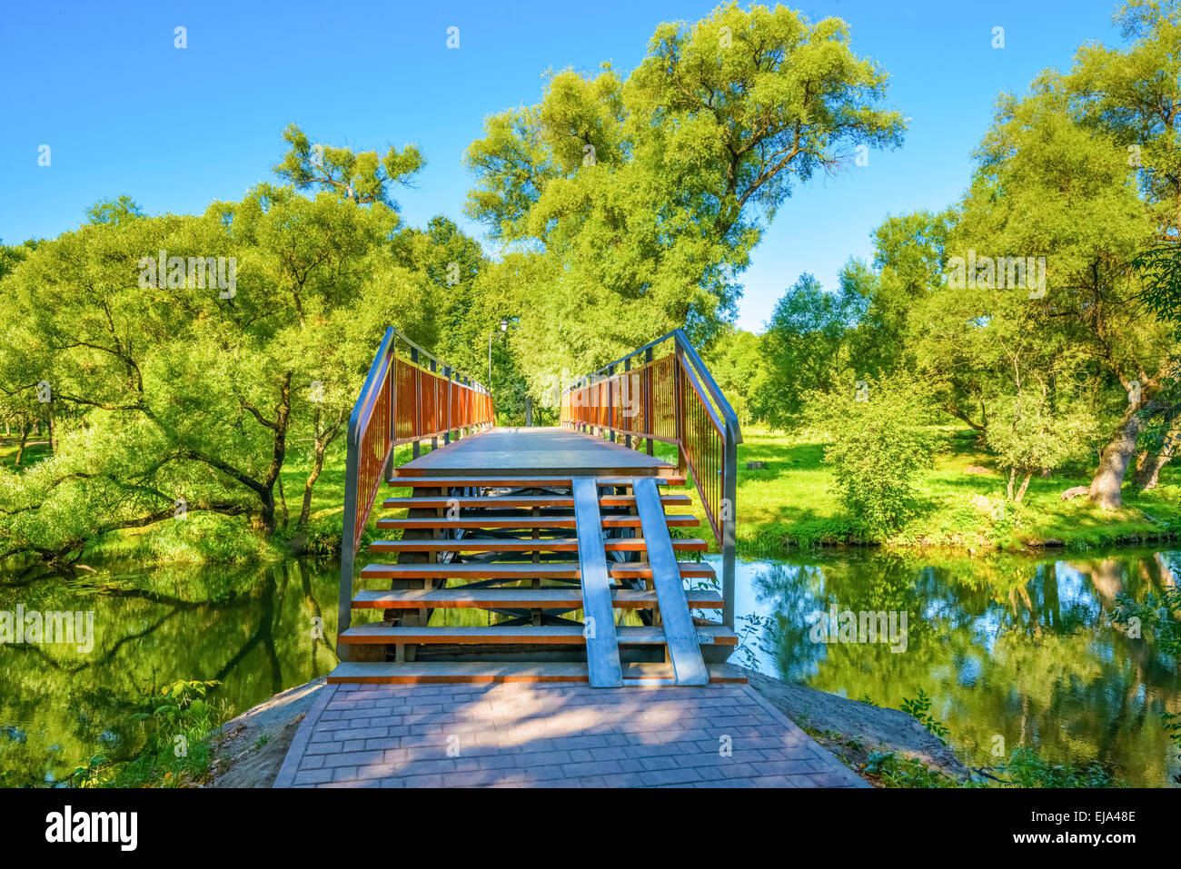 bridge in the park Stock Photo - Alamy