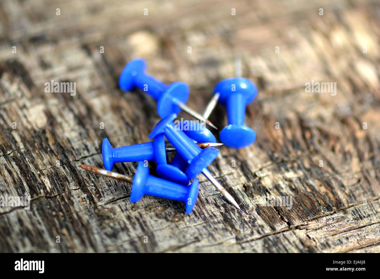 Red string board pins hi-res stock photography and images - Alamy