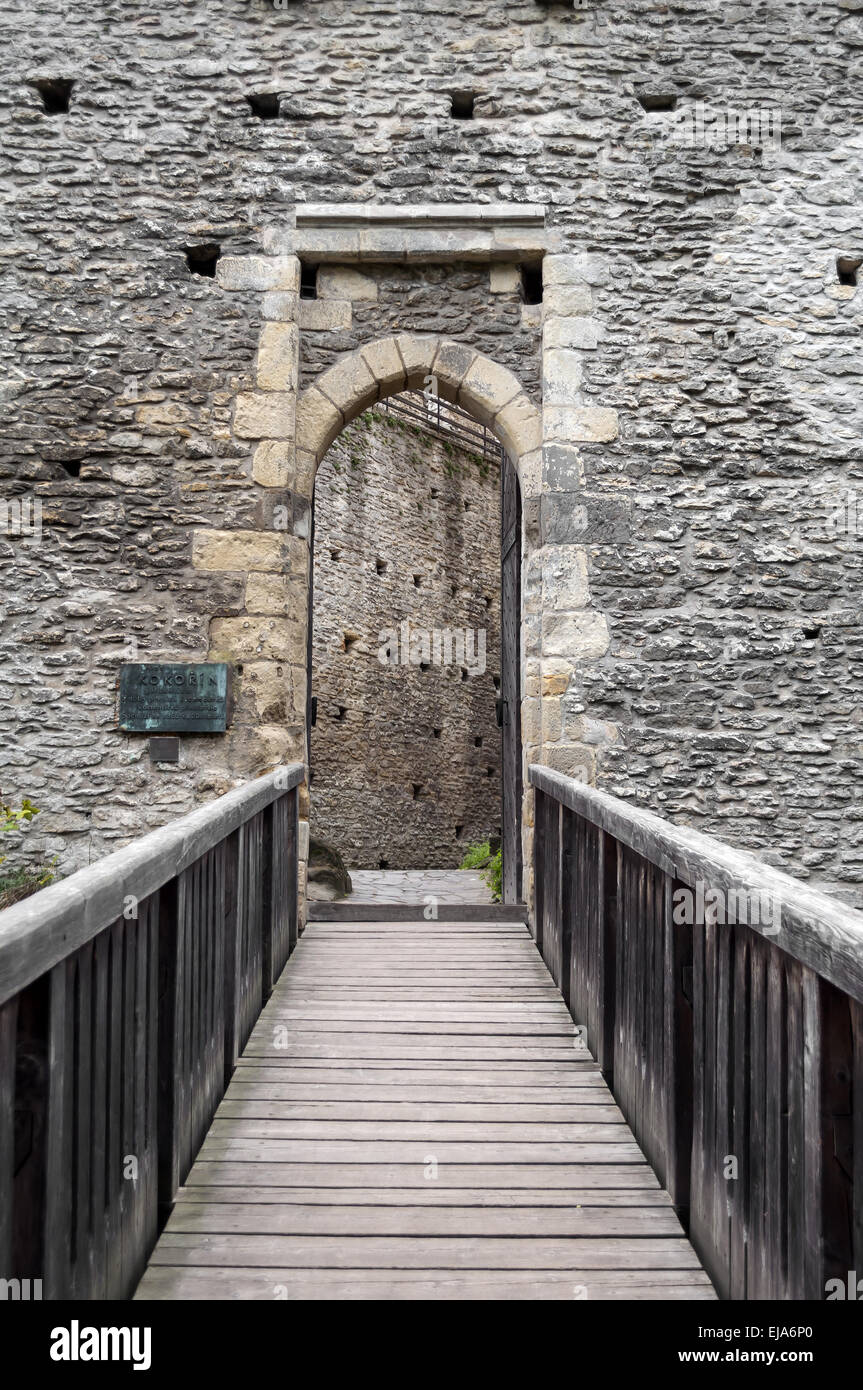 Gothic castle door hi-res stock photography and images - Alamy
