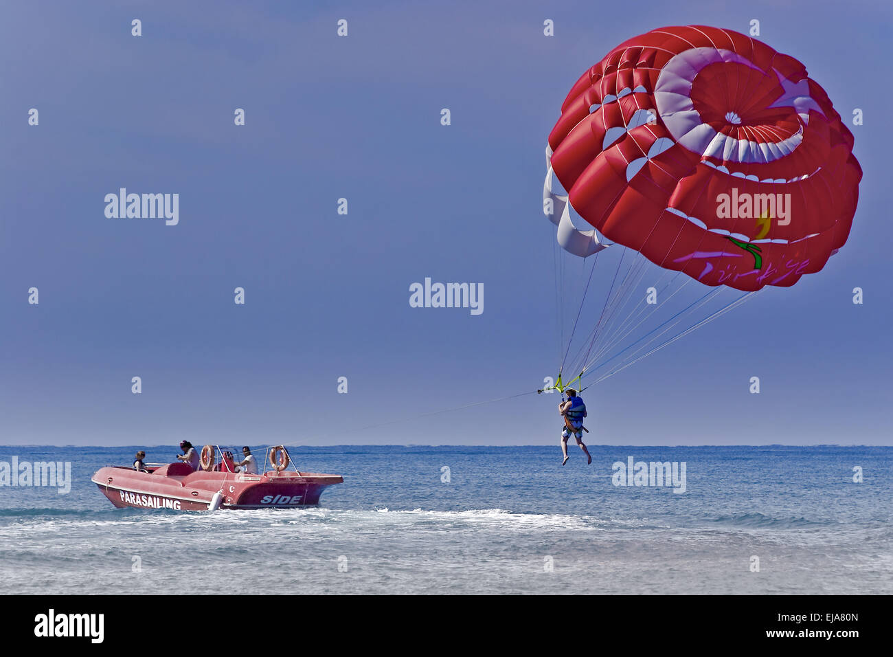 Paragliding boat hi-res stock photography and images - Alamy