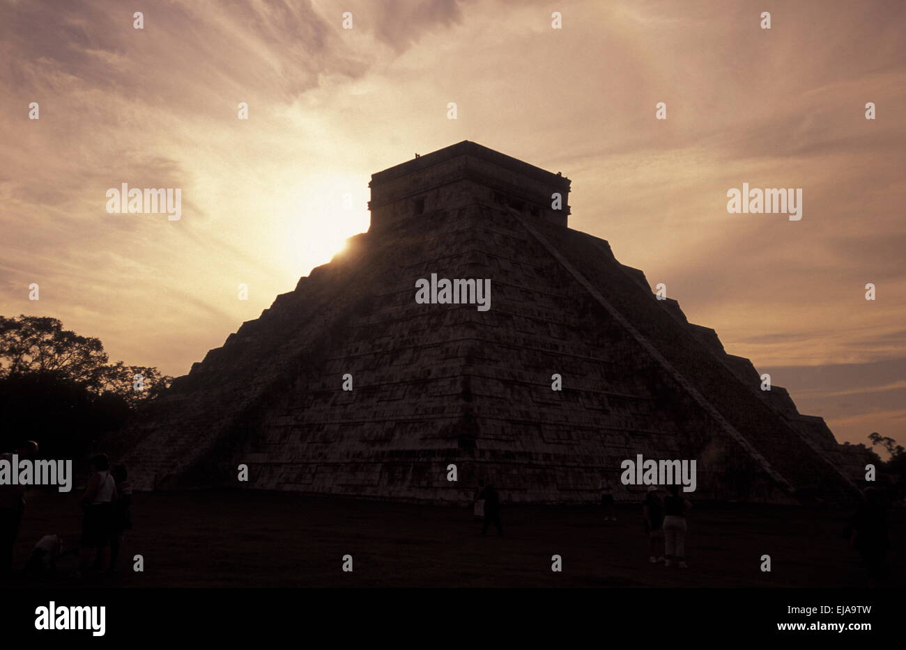 Yucatan pyramide hi-res stock photography and images - Alamy
