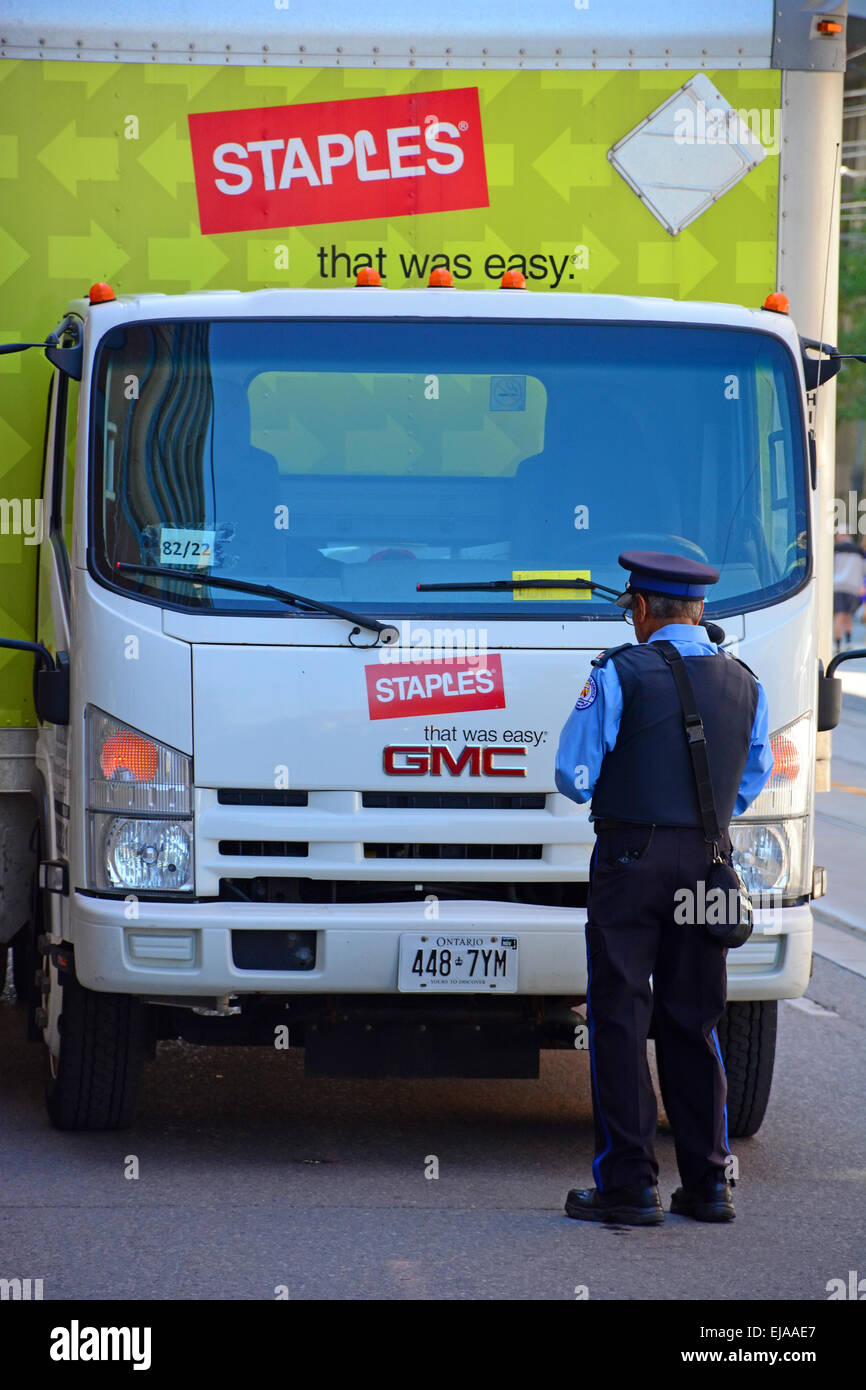 Traffic warden writing parking ticket hi-res stock photography and ...