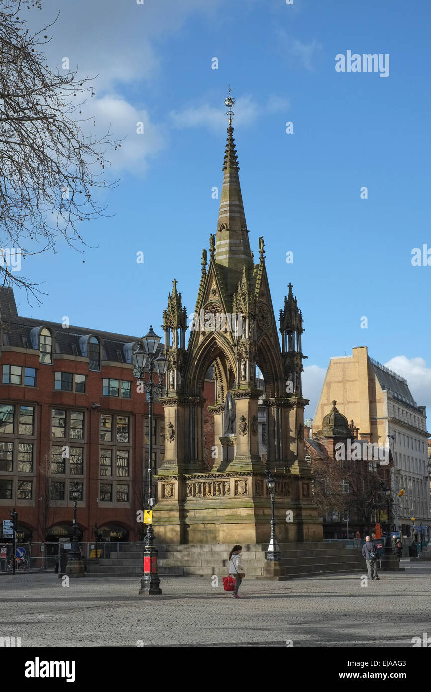 Outside manchester town hall hi-res stock photography and images - Alamy
