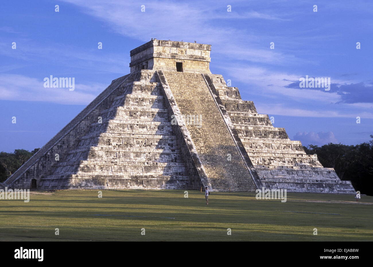 Yucatan pyramide hi-res stock photography and images - Alamy