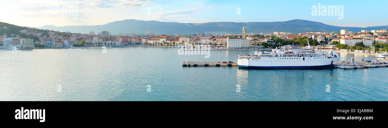 Split skyline hi-res stock photography and images - Alamy