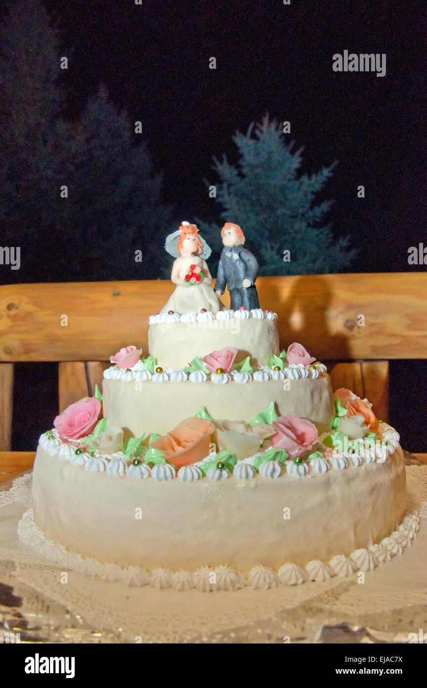 Wedding cake topper Stock Photo - Alamy