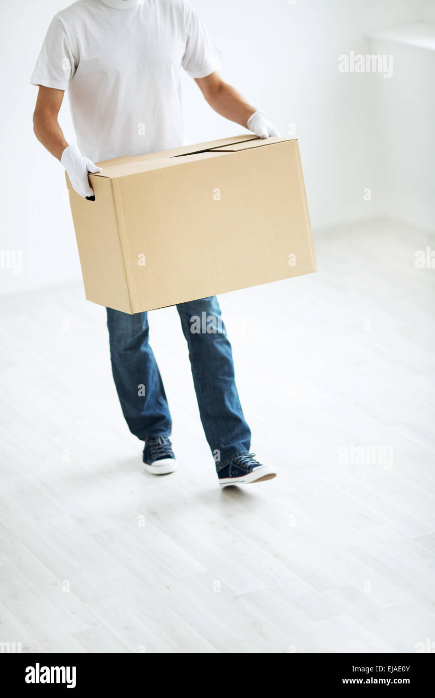 Moving men hi-res stock photography and images - Alamy