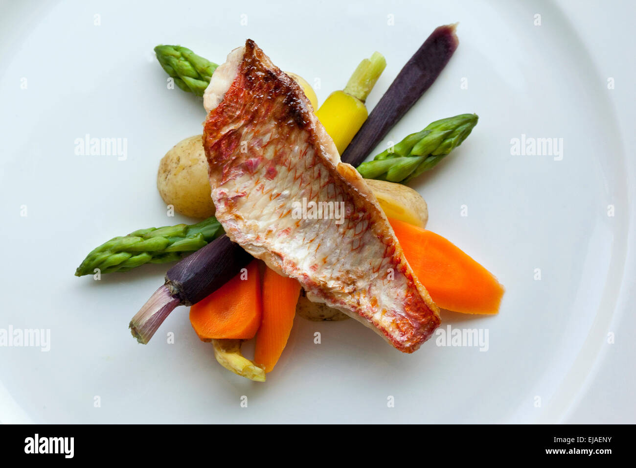 Red mullet fillet and vegetable on a plate Stock Photo - Alamy