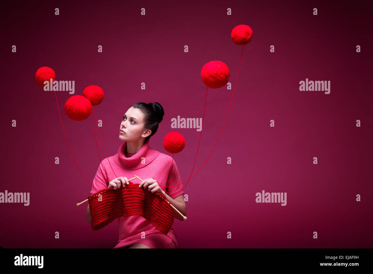 Girl knitting hi-res stock photography and images - Alamy