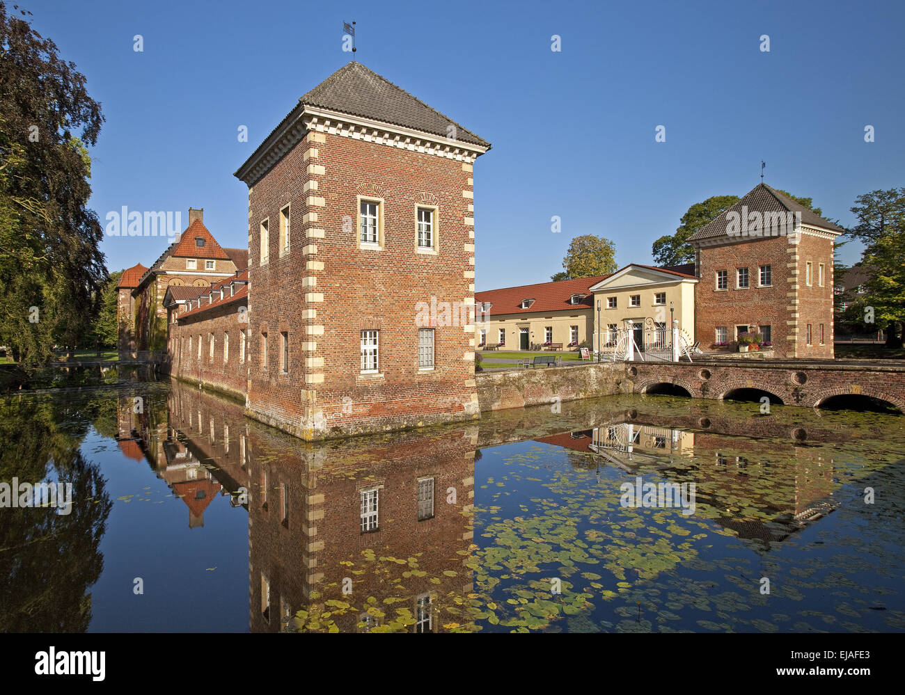 Velen Castle, moated castle, Velen, Germany Stock Photo - Alamy