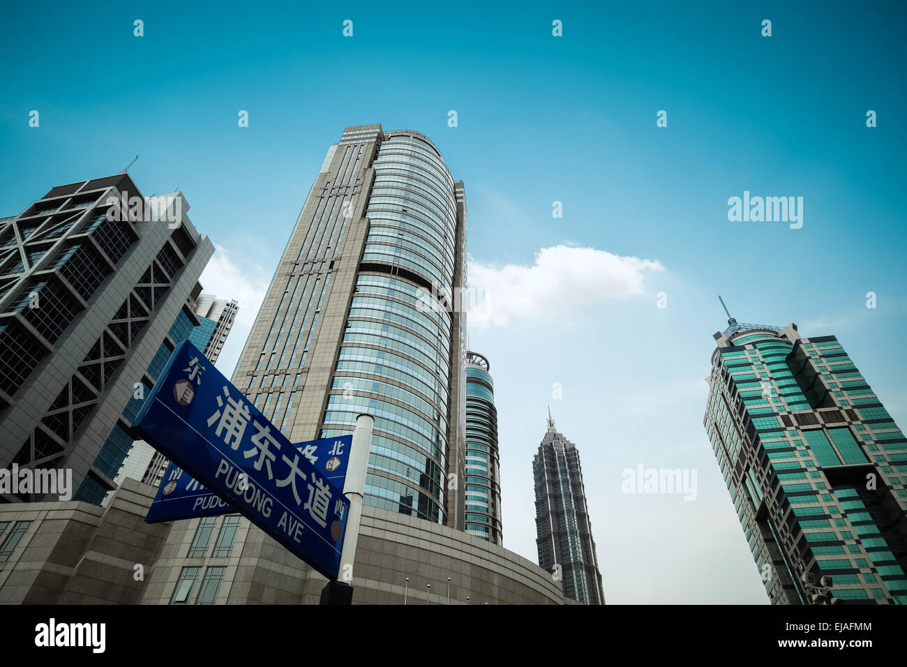 Sky skyline modern buildings hi-res stock photography and images - Alamy