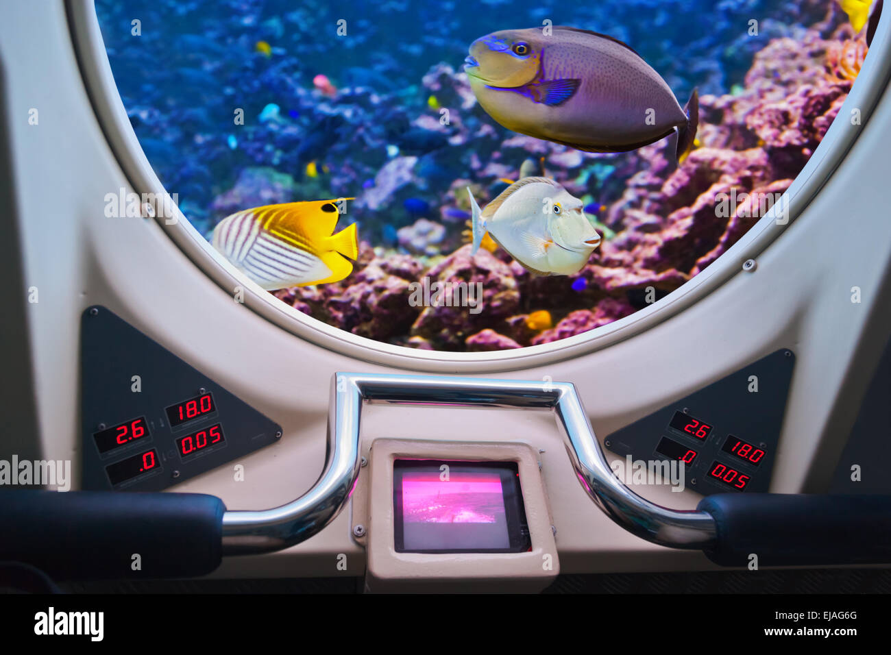 Deep dive submarine in the water hi-res stock photography and images ...