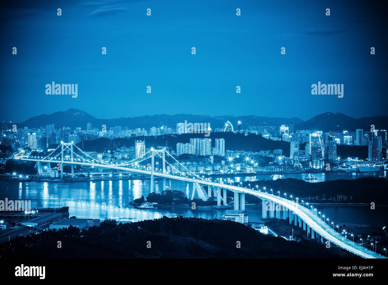 xiamen haicang bridge at night Stock Photo - Alamy