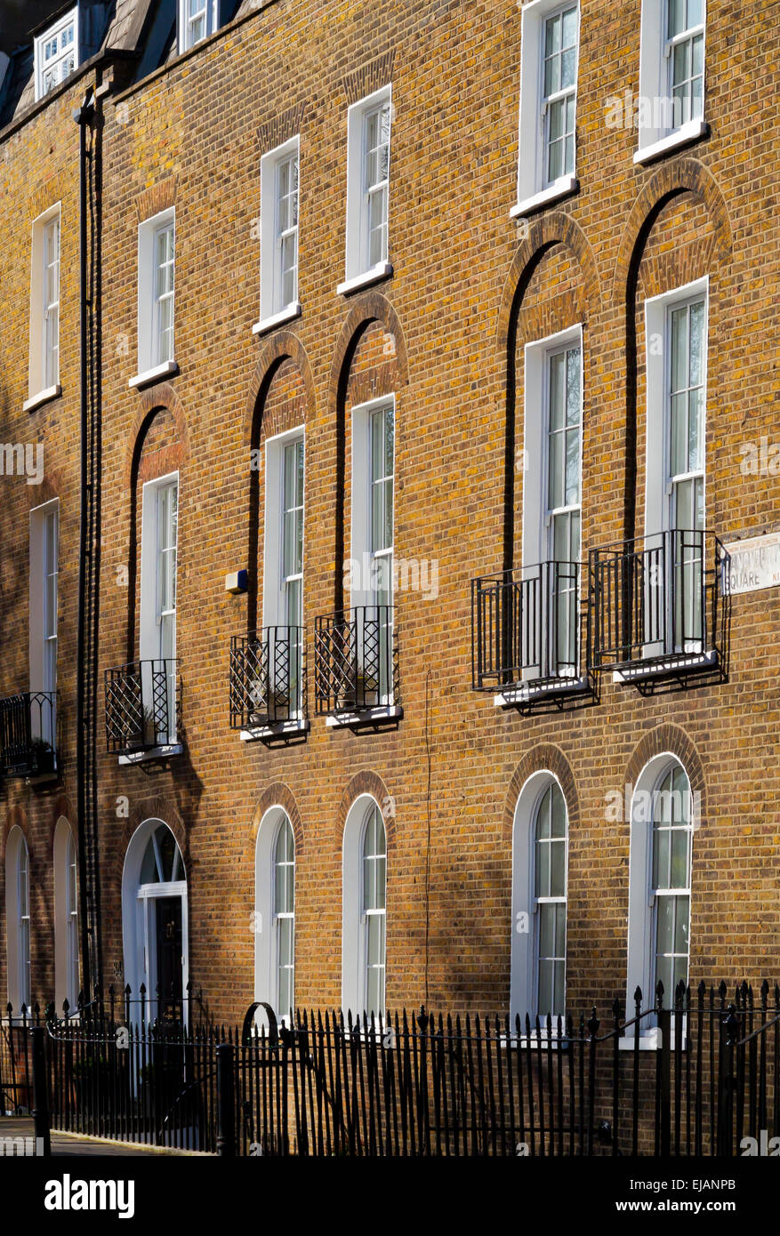 London Terraced Houses Islington Stock Photos & London Terraced Houses ...