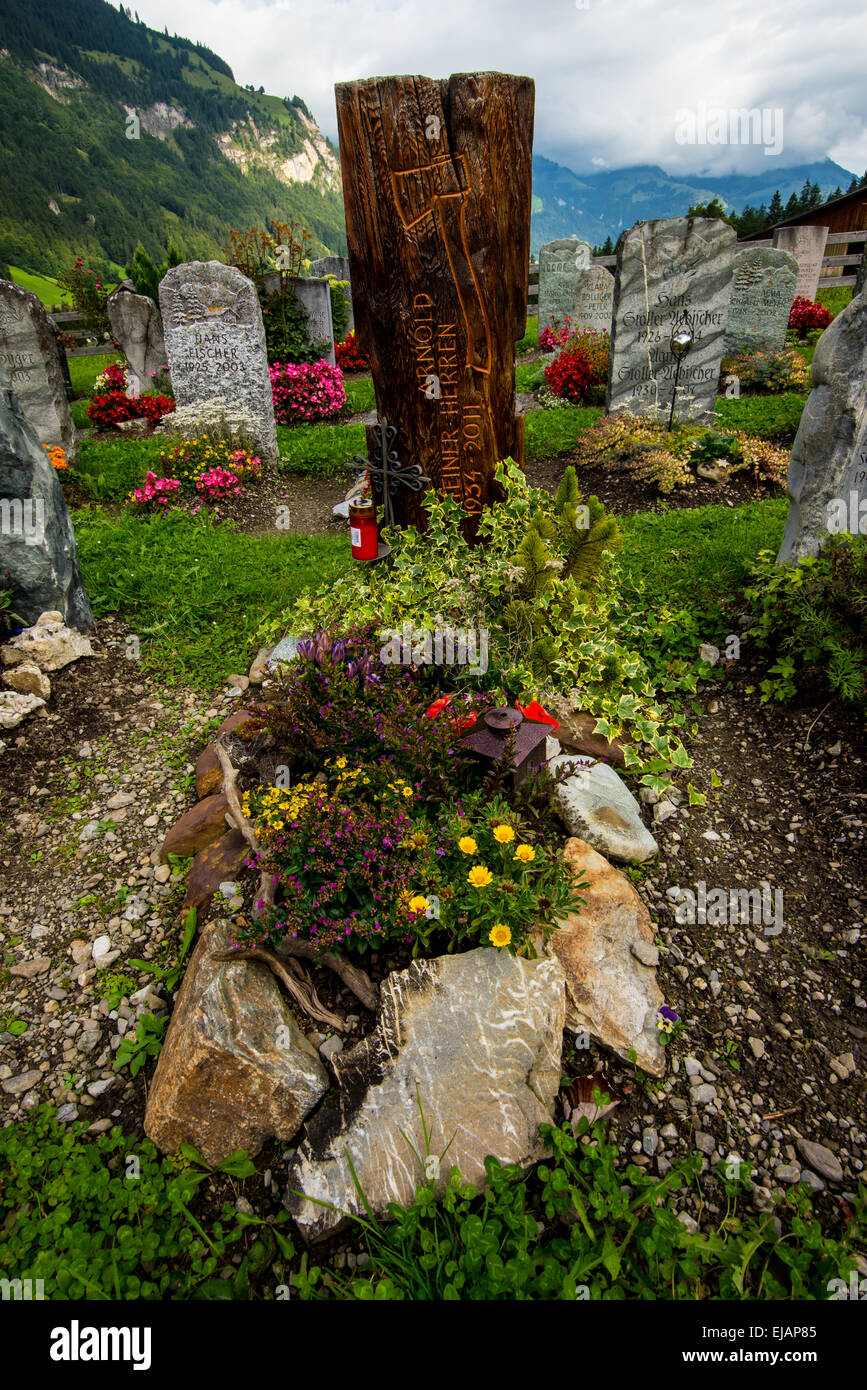 Grave with wooden lumberjack headstone at Kandertal Valley Church ...