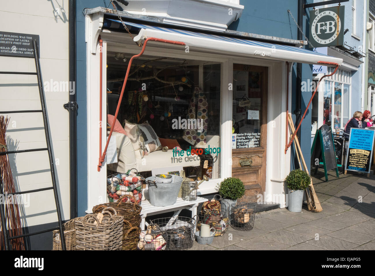 Machynlleth market town on market day held on wednesdays hi-res stock ...