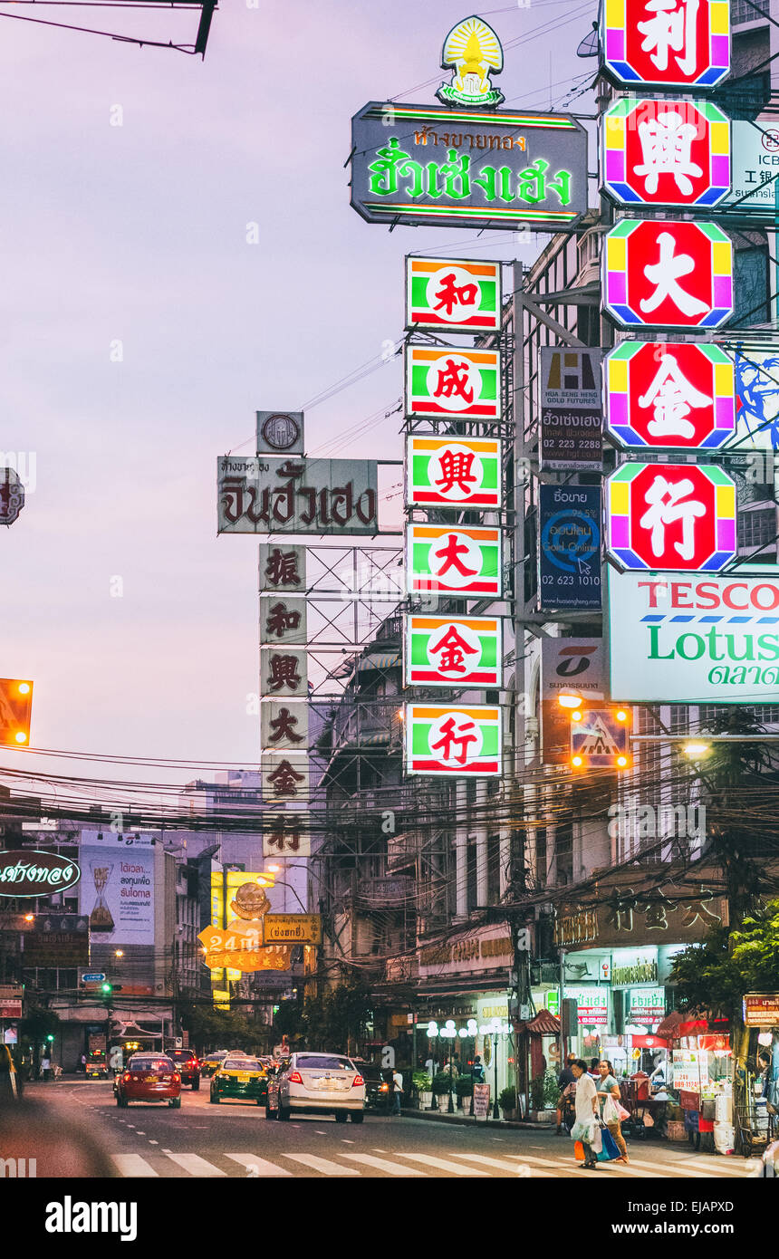 yaowarat bangkok chinatown Stock Photo - Alamy