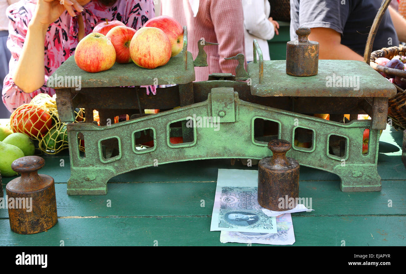 Old scales vintage fruit hi-res stock photography and images - Alamy