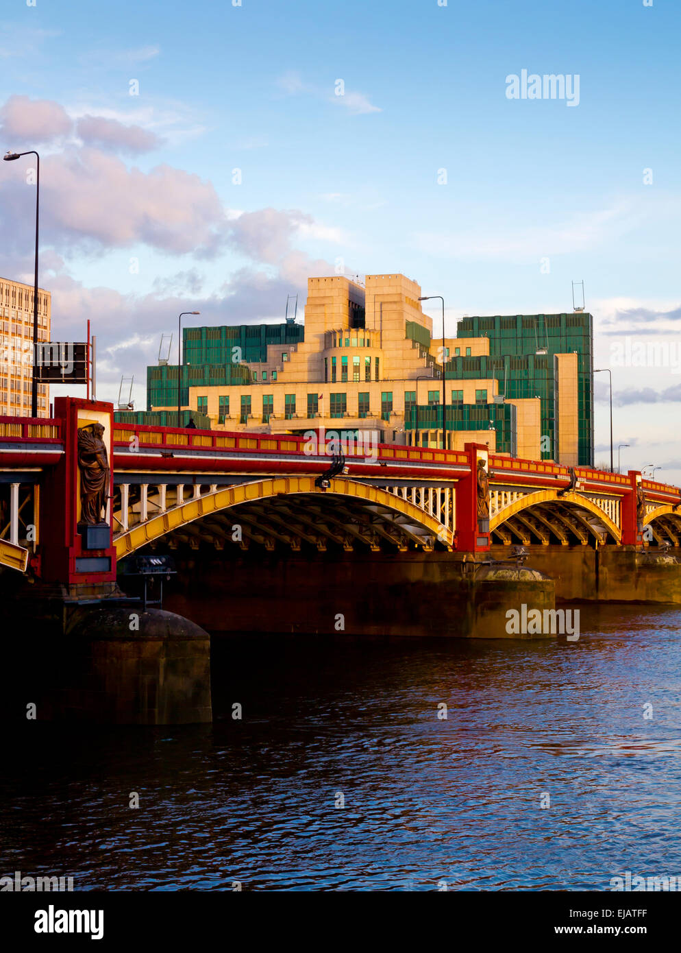Building sis hq headquarters architecture hi-res stock photography and ...