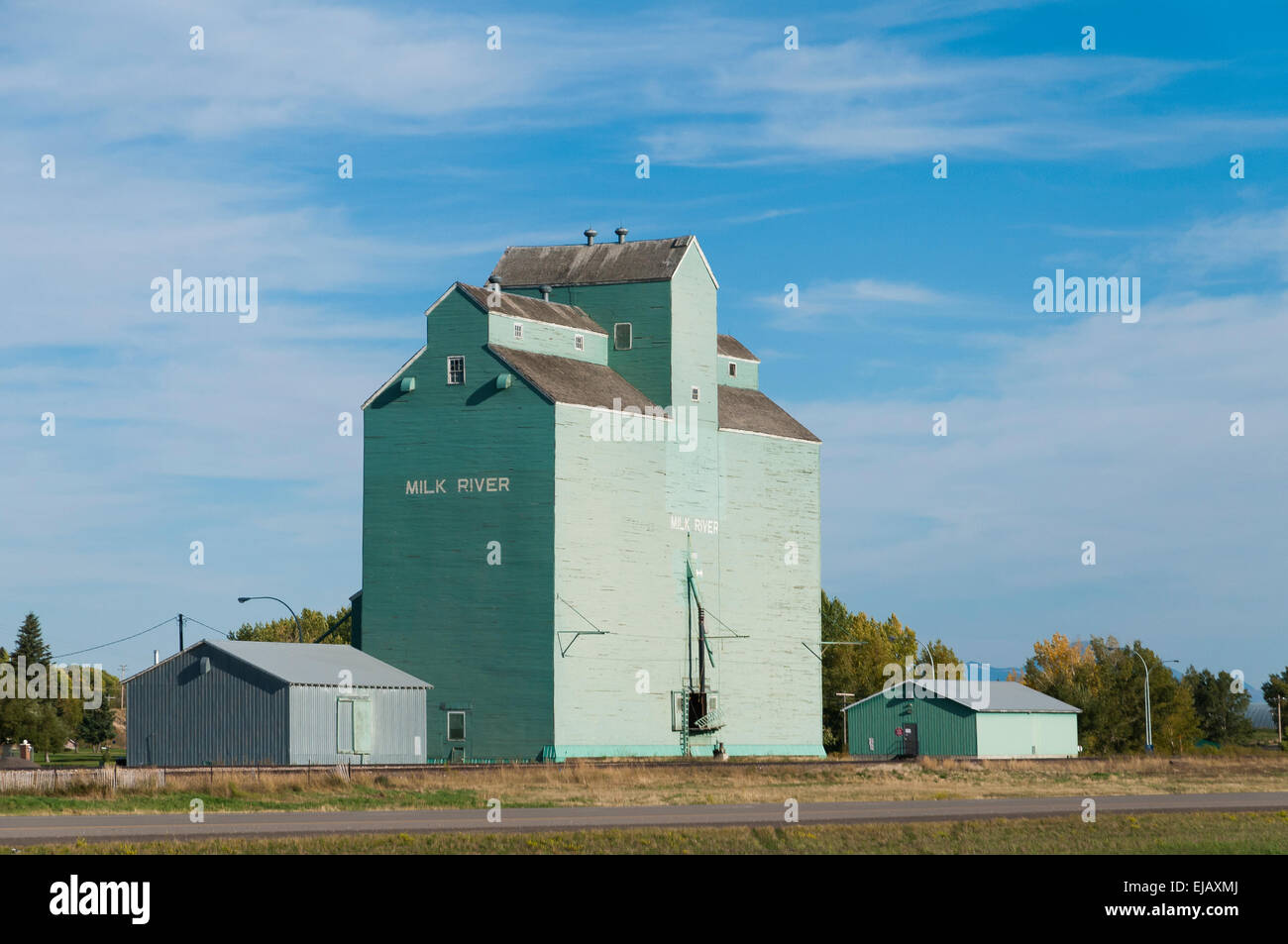 Grain elevator, Milk River, Alberta Stock Photo - Alamy