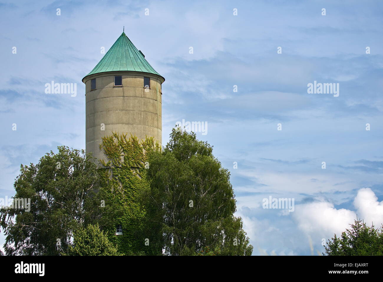 Ivy covered water tower hi-res stock photography and images - Alamy
