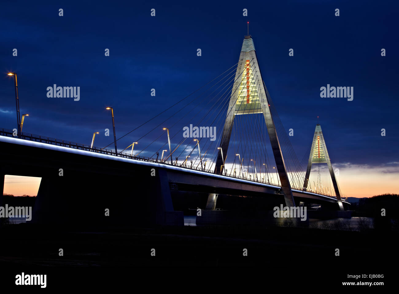 Big suspension bridge lighting hi-res stock photography and images - Alamy