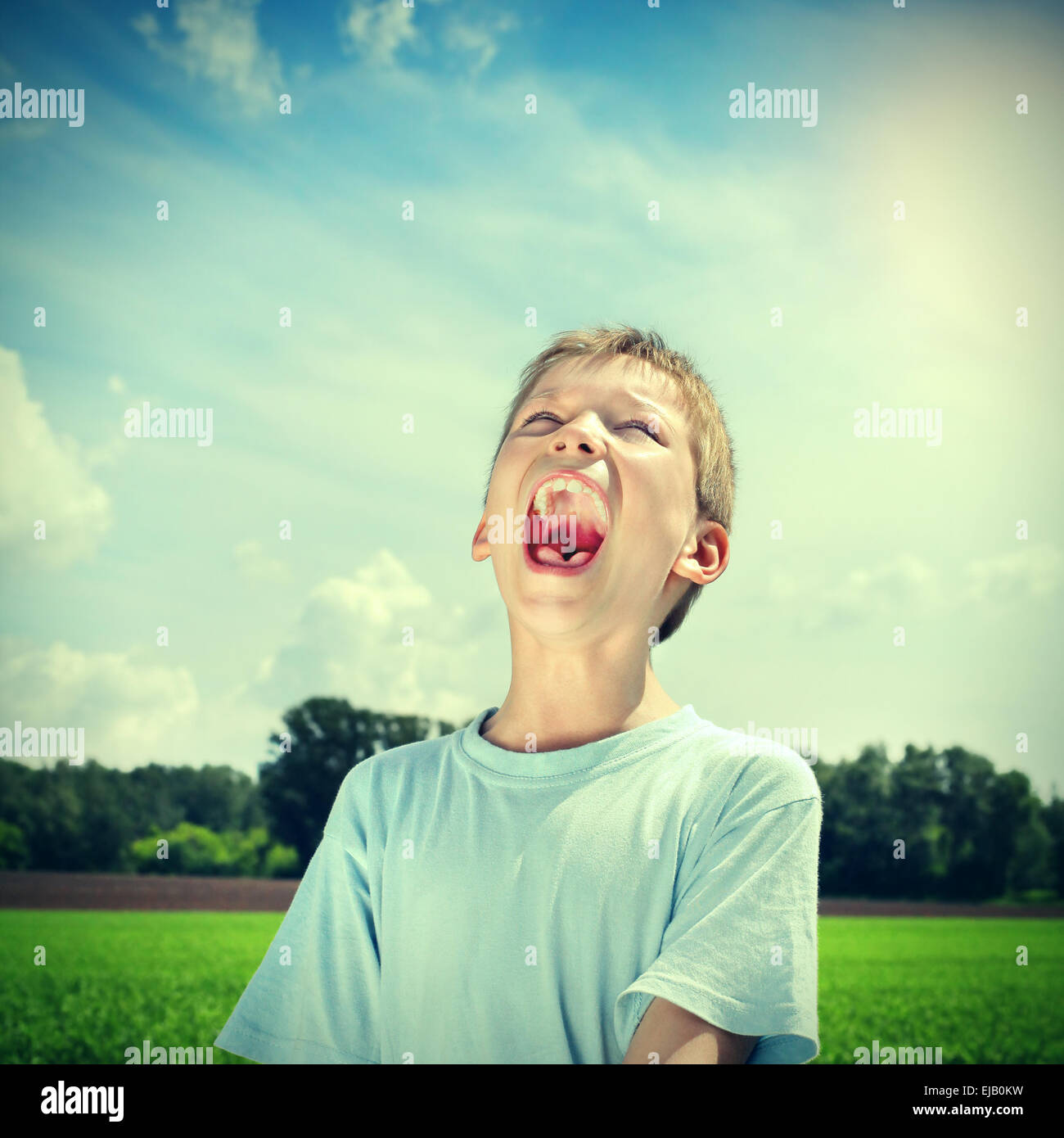 Kid screaming hi-res stock photography and images - Alamy