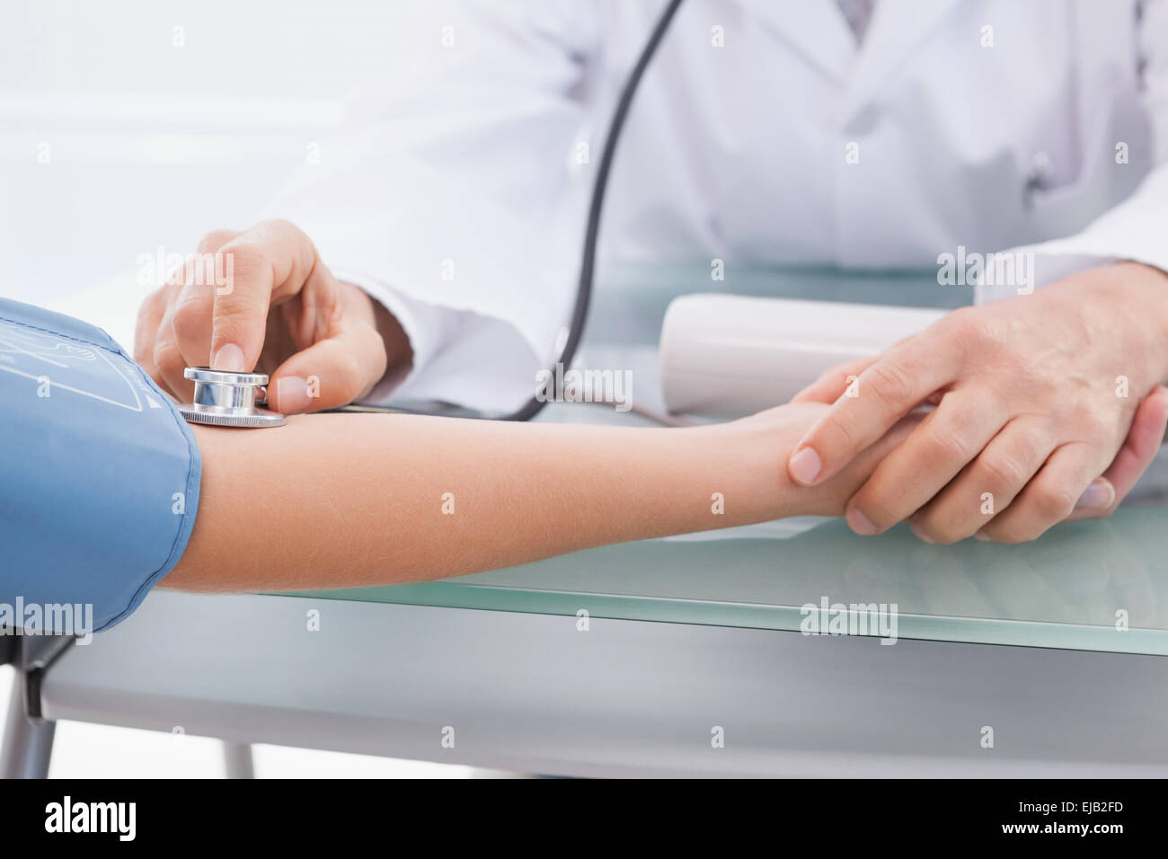 Doctor doing test at his patient Stock Photo - Alamy