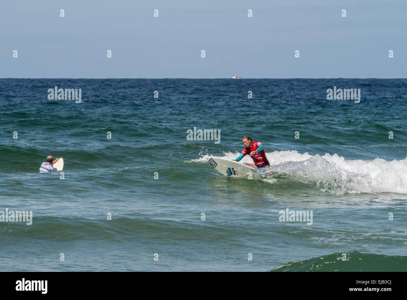 Female surfers hi-res stock photography and images - Alamy