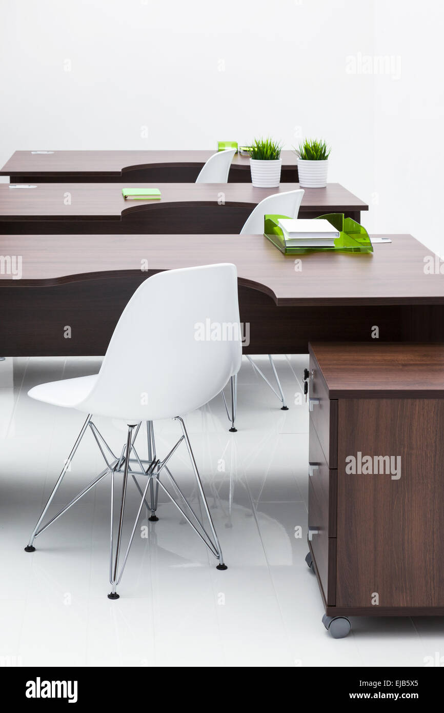 White desks hi-res stock photography and images - Alamy
