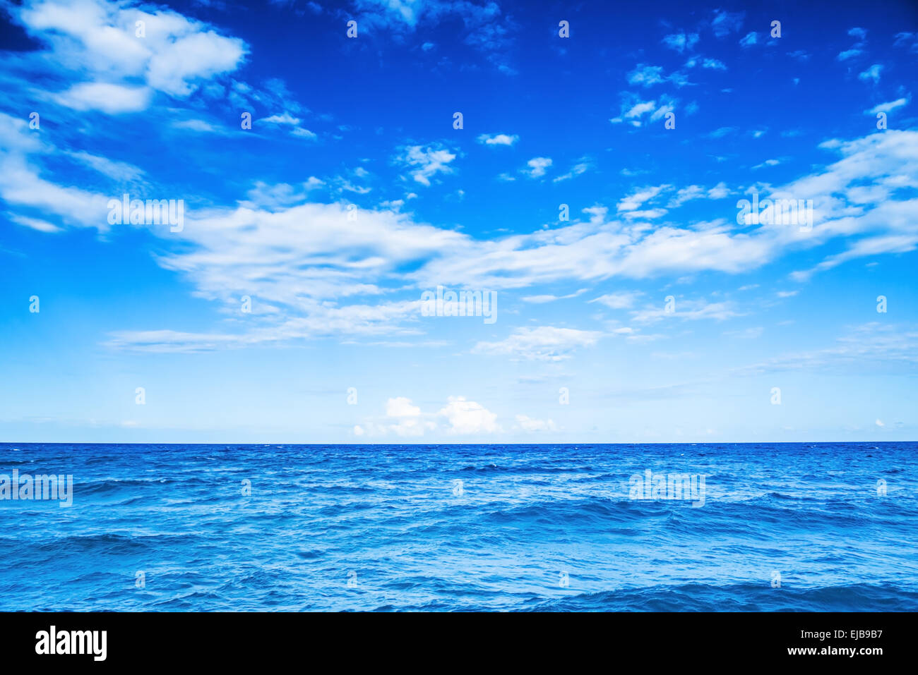 deserted beach sea Stock Photo - Alamy
