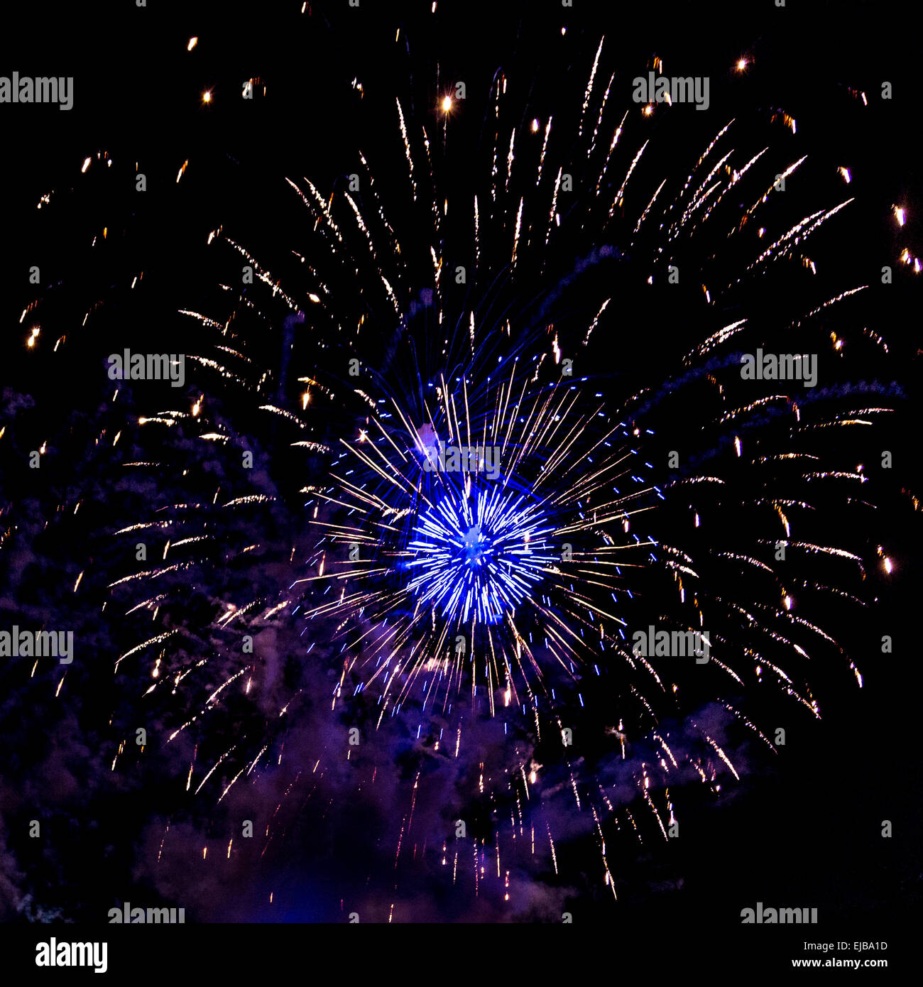 Fireworks burst sky hi-res stock photography and images - Alamy
