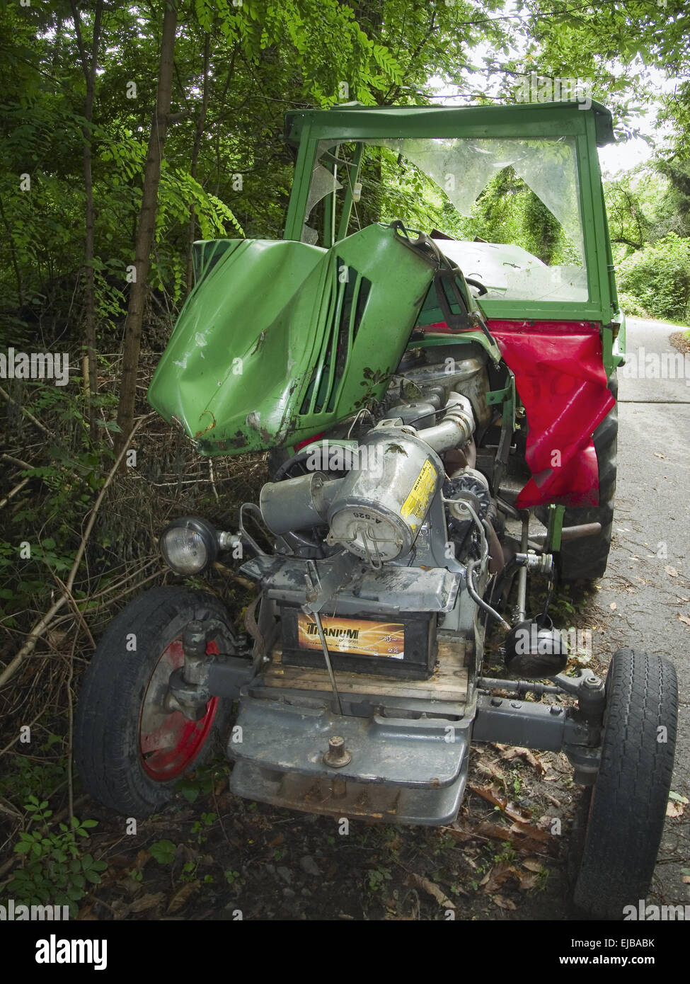 Tractor accident hi-res stock photography and images - Alamy