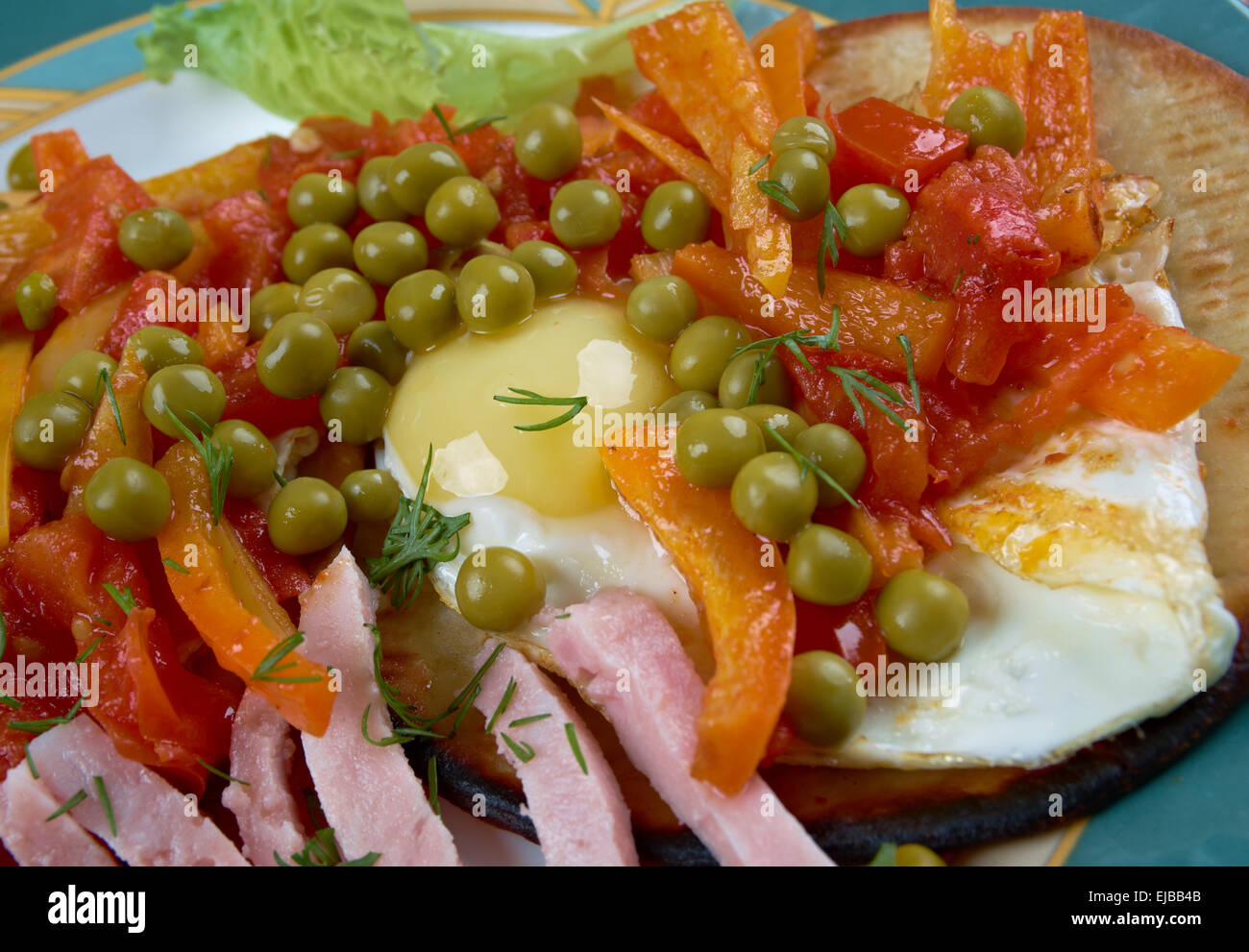 Huevos motuleños hi-res stock photography and images - Alamy