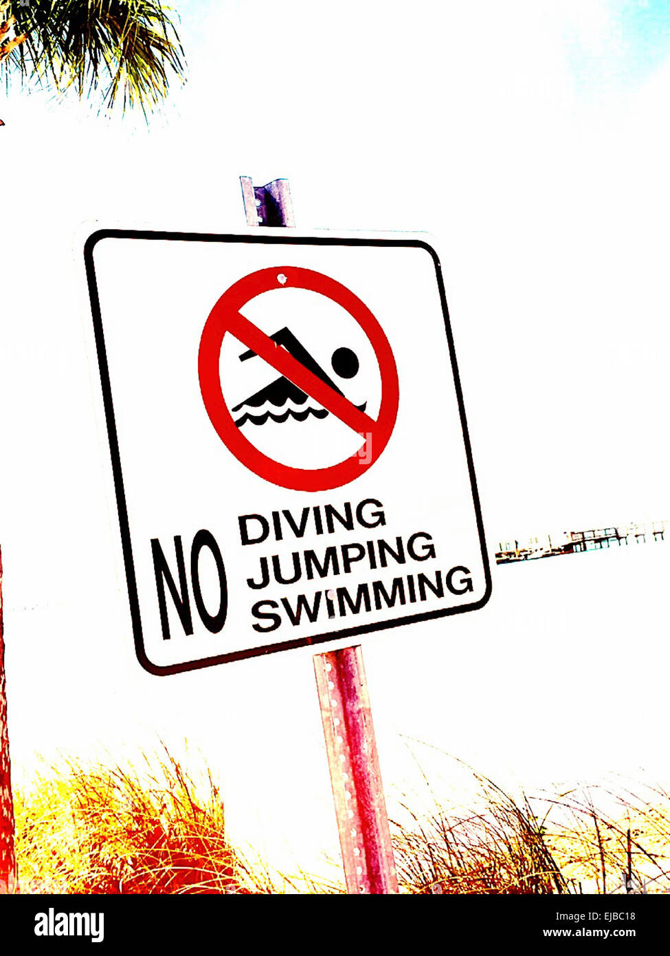 Warning sign no jumping diving hi-res stock photography and images - Alamy