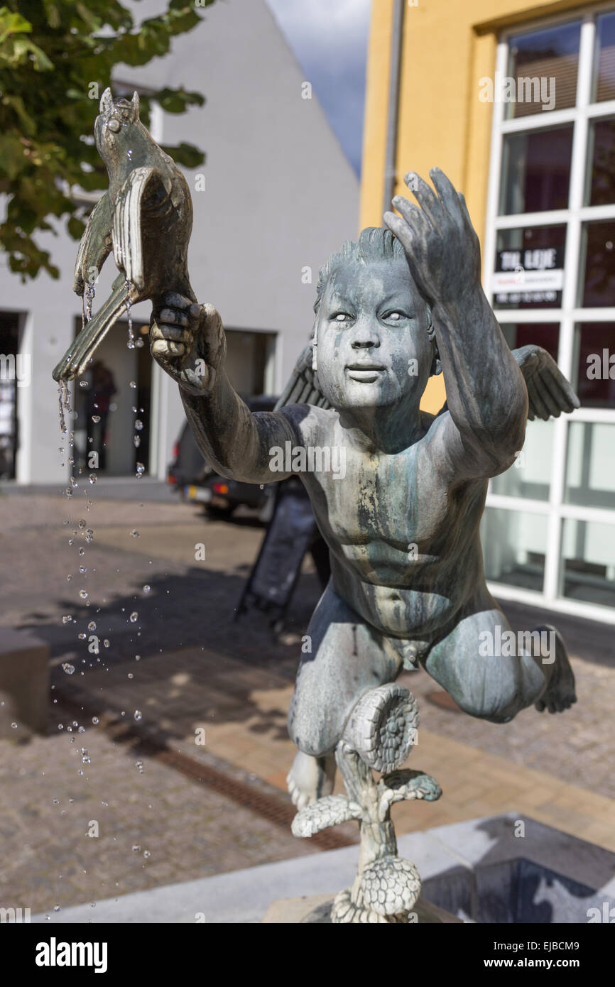 Metal statue children in hi-res stock photography and images - Alamy