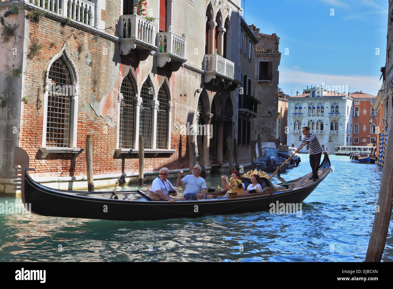 People in gondola hi-res stock photography and images - Alamy