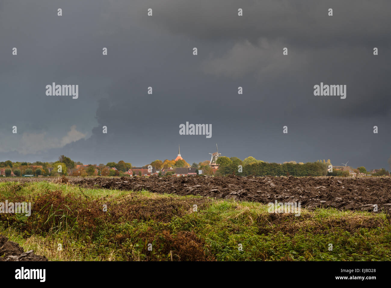 Storm over farm hi-res stock photography and images - Alamy