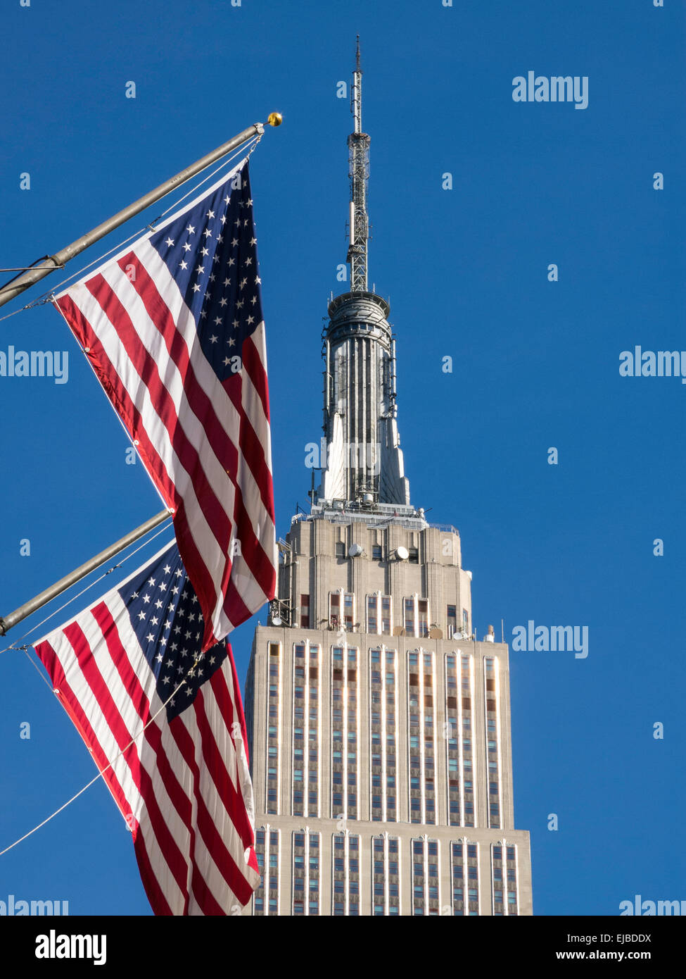 Empire state building midtown manhattan art deco us flag hi-res stock ...