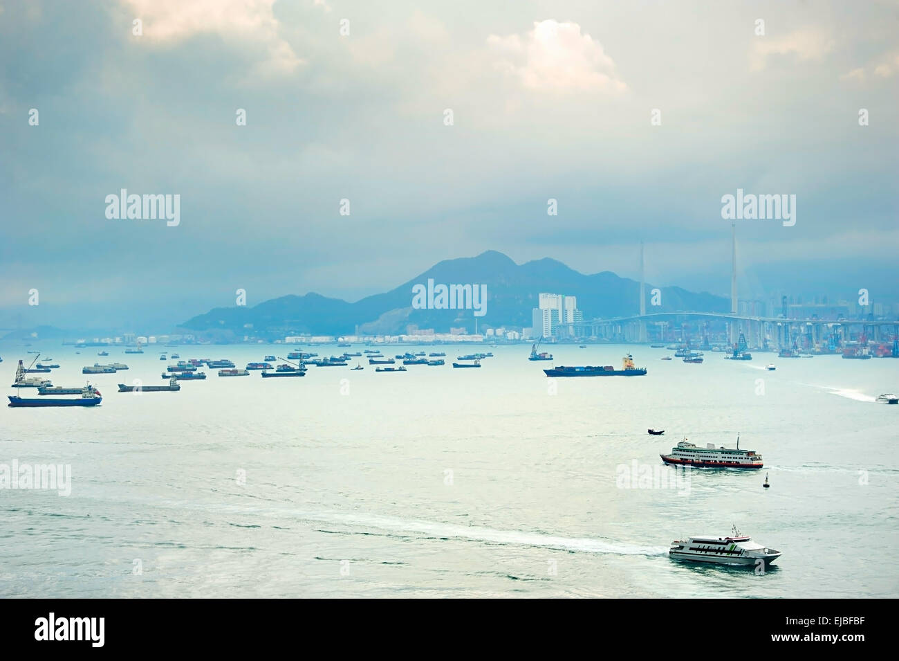 Hong Kong harbor Stock Photo - Alamy