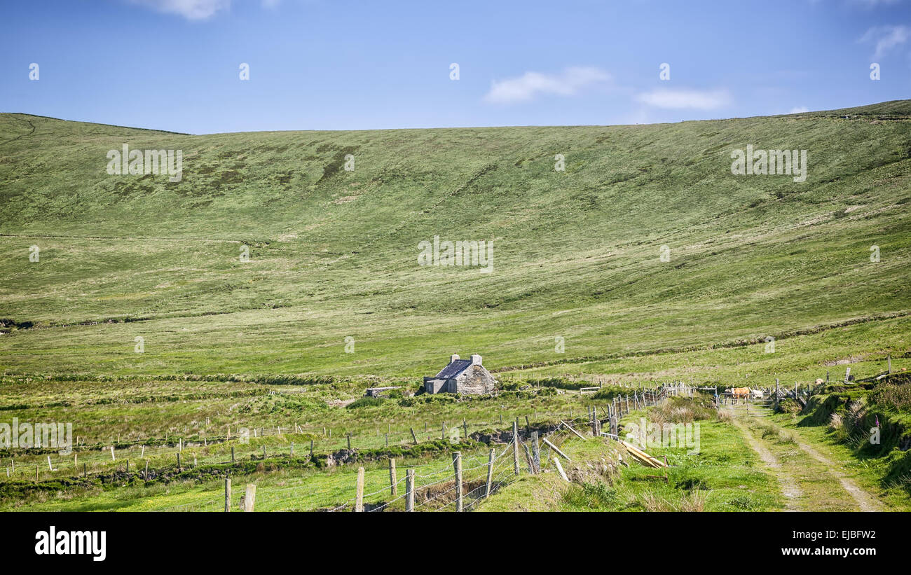 Irish landscape and house hi-res stock photography and images - Alamy