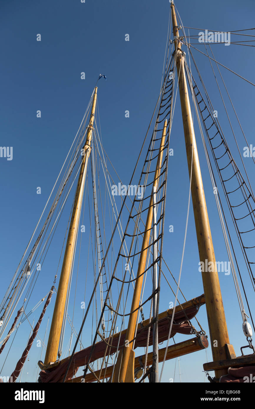 Two pulley hi-res stock photography and images - Alamy