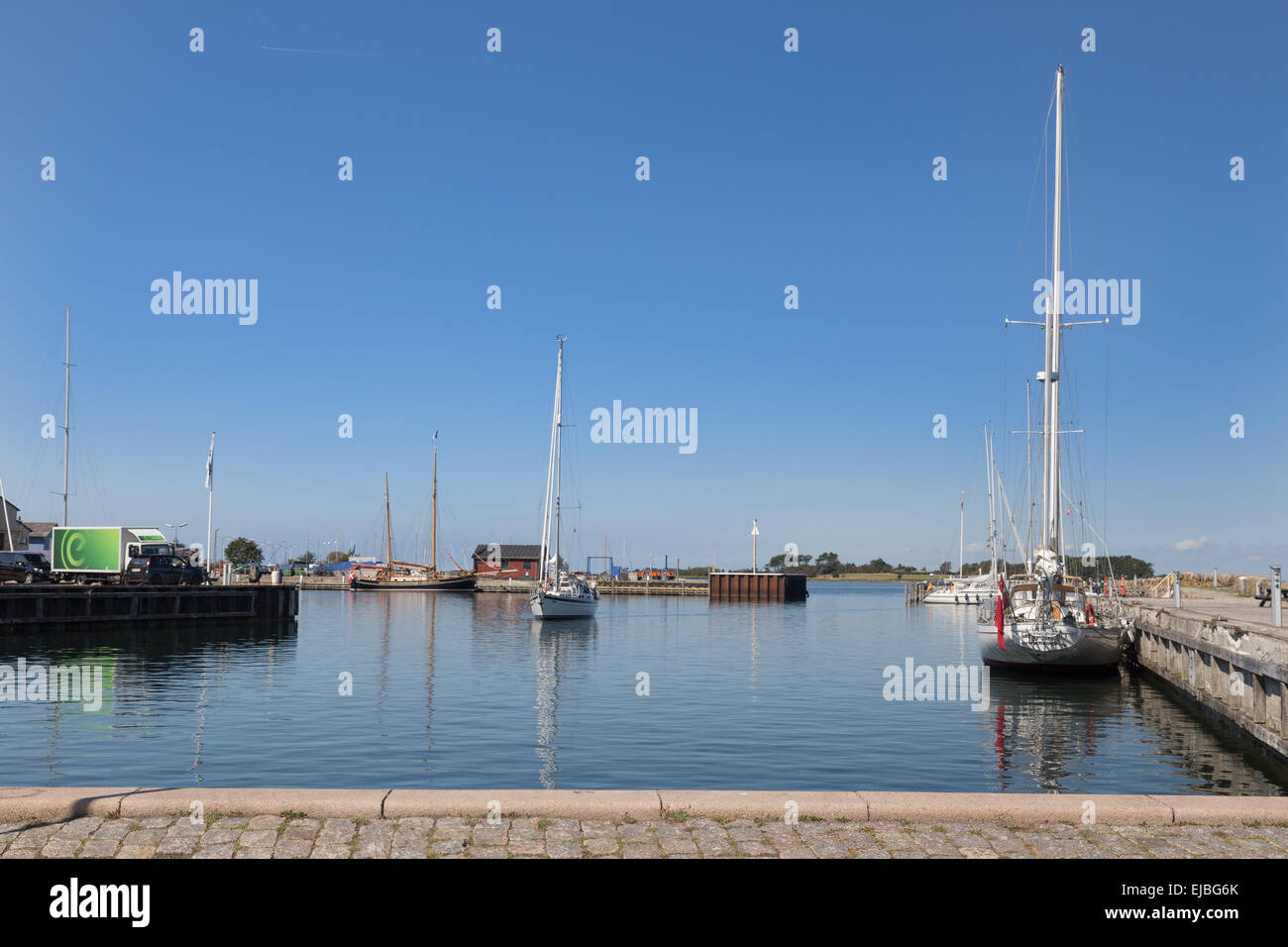 Mooring in hi-res stock photography and images - Alamy