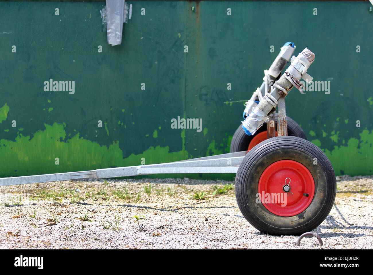 Broken trailer hi-res stock photography and images - Alamy