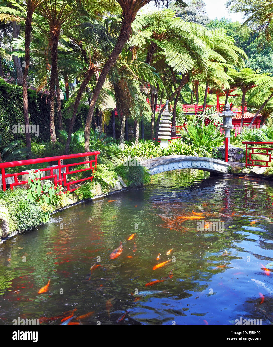 The banks fenced railing red Chinese-style Stock Photo - Alamy