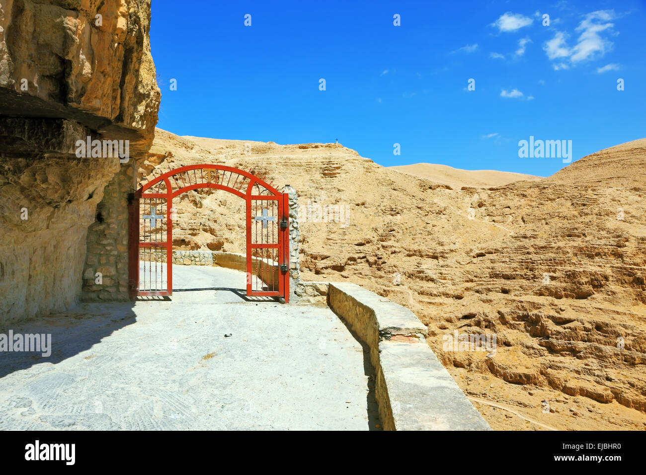 Mountain road on summer hi-res stock photography and images - Alamy