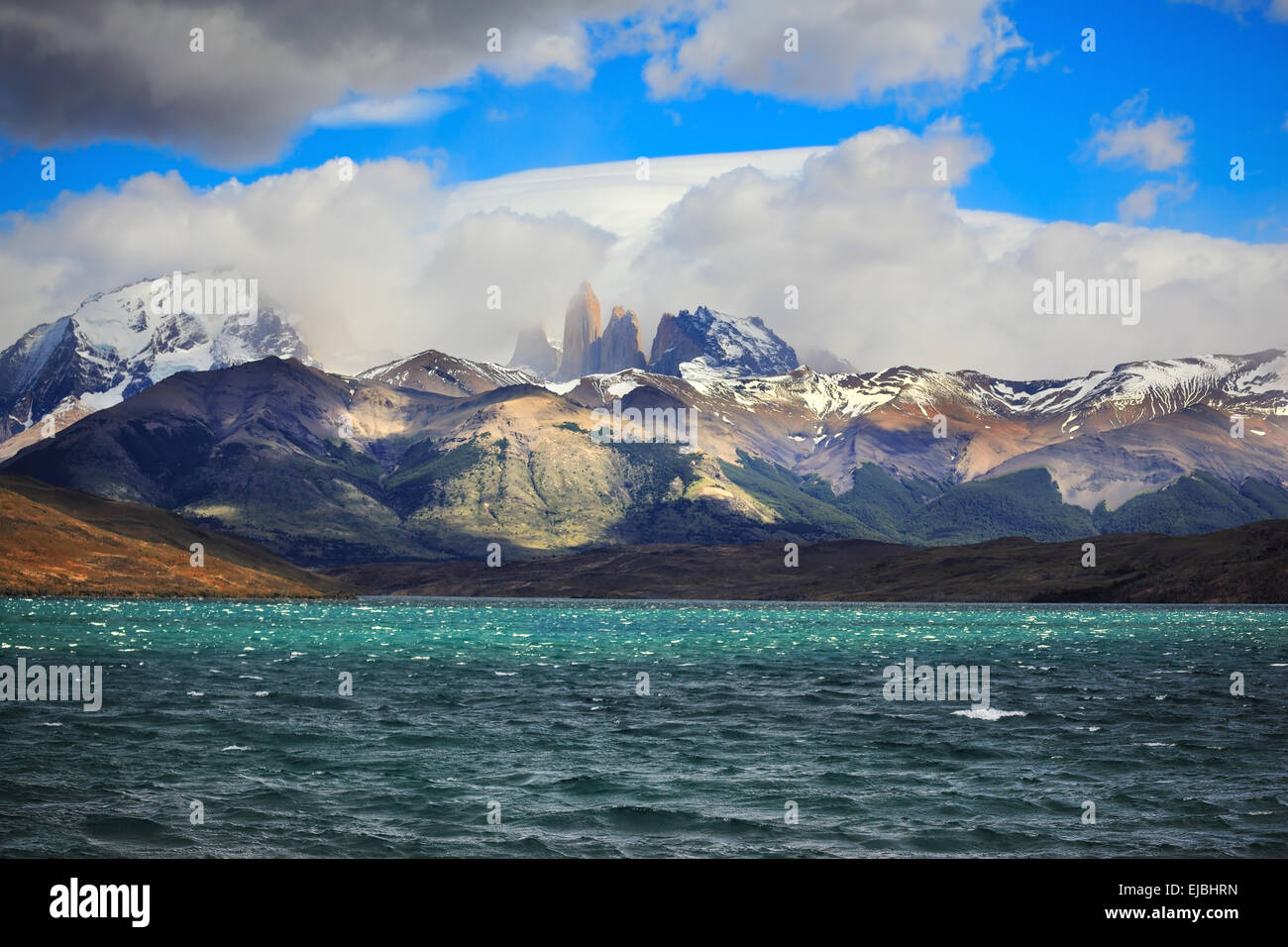 Strong wind hi-res stock photography and images - Alamy