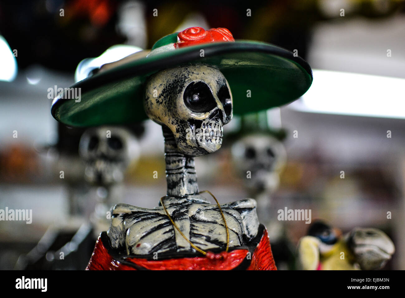 Skeleton statue hi-res stock photography and images - Alamy