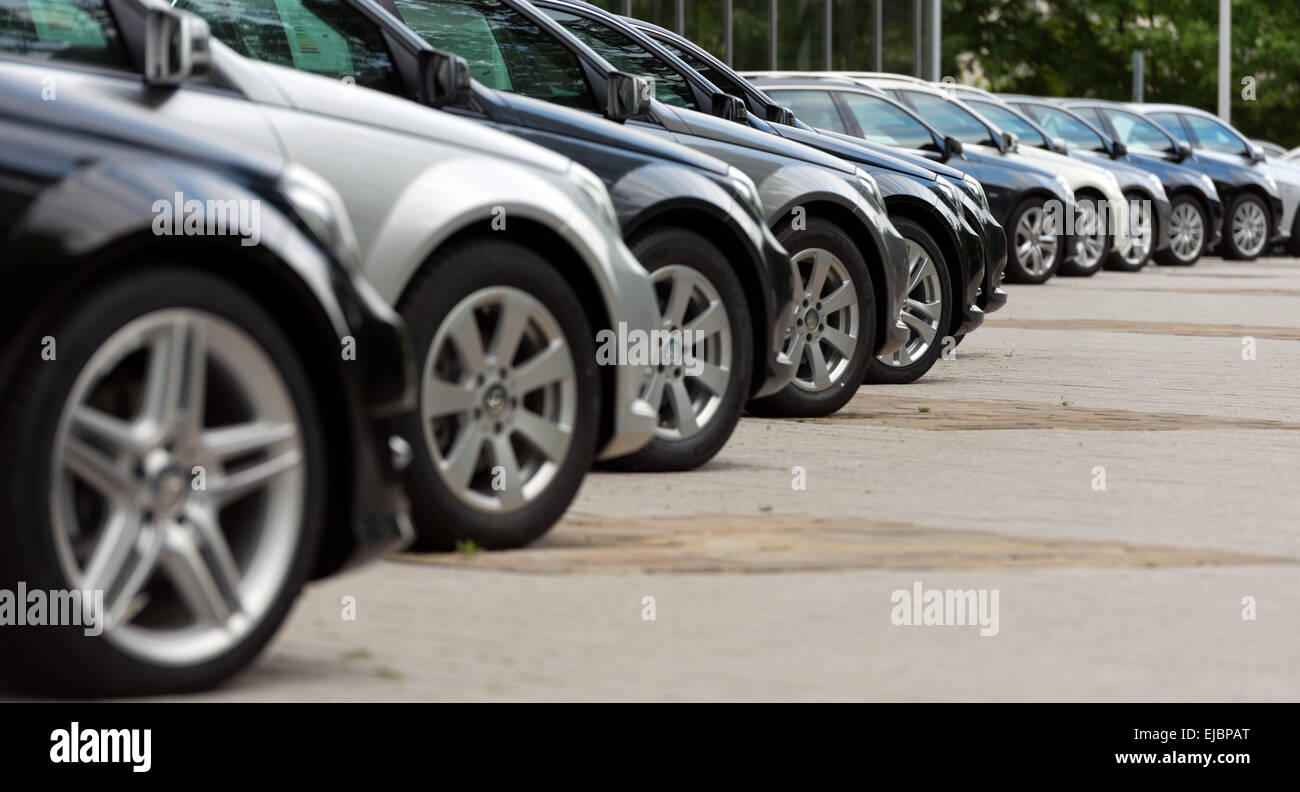 Cars in a line Stock Photo - Alamy