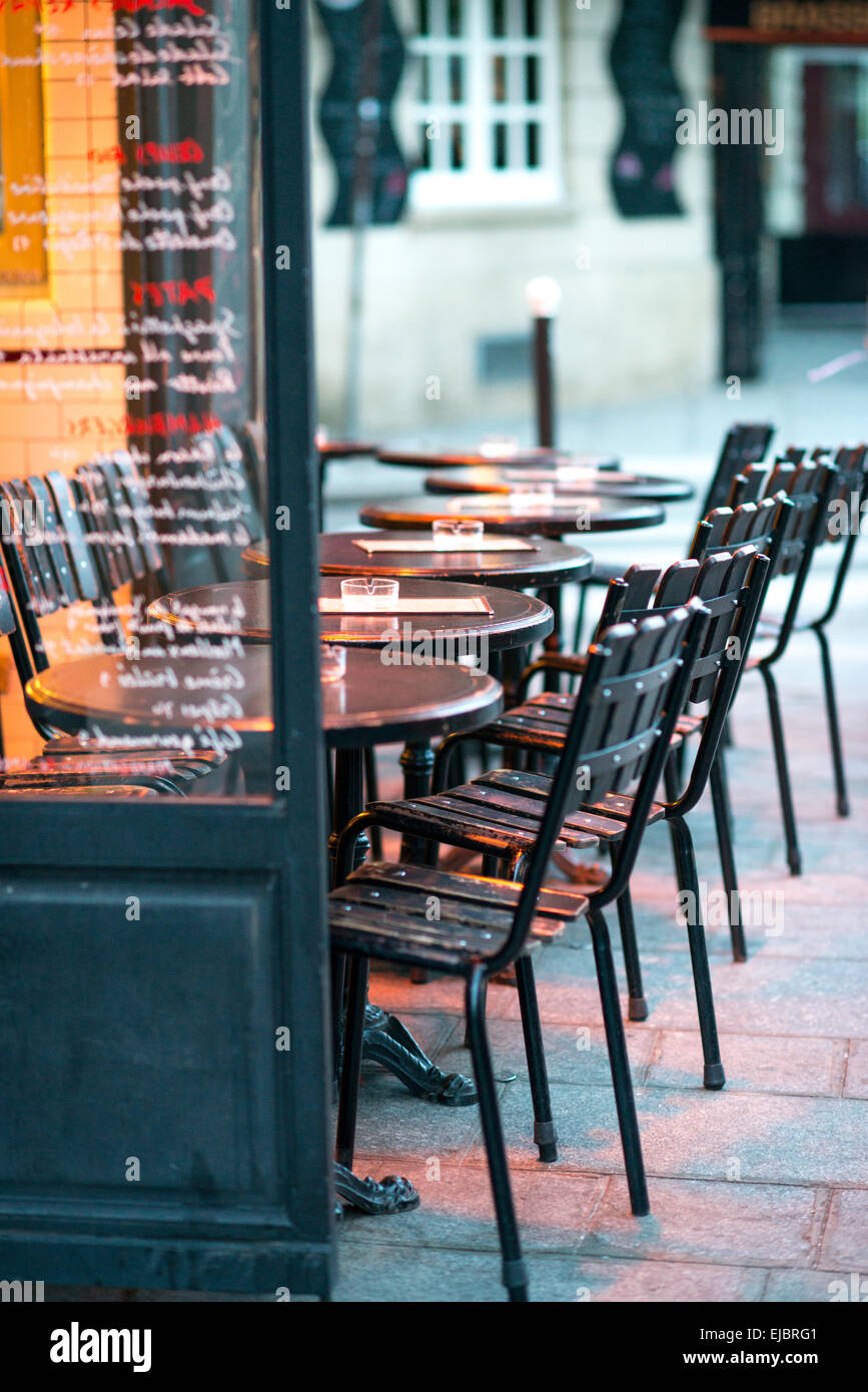 Sidewalk cafe chairs in Paris, France Stock Photo - Alamy
